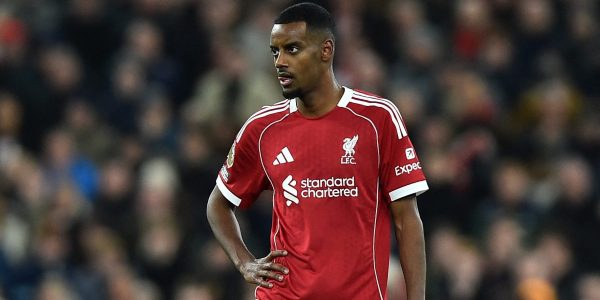 Se här: Alexander Isak tillbaka på fotbollsplanen - men Liverpool föll ...